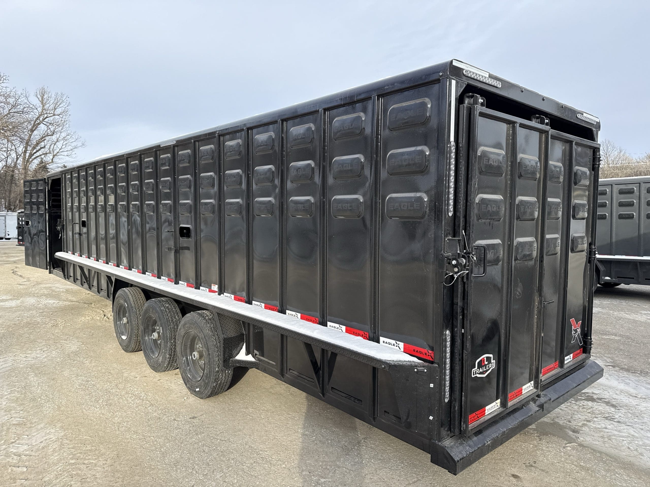 2026 EAGLE X 32'X7' LIVESTOCK TRAILER WITH 3-8000LB AXLES RO0544 - DL ...