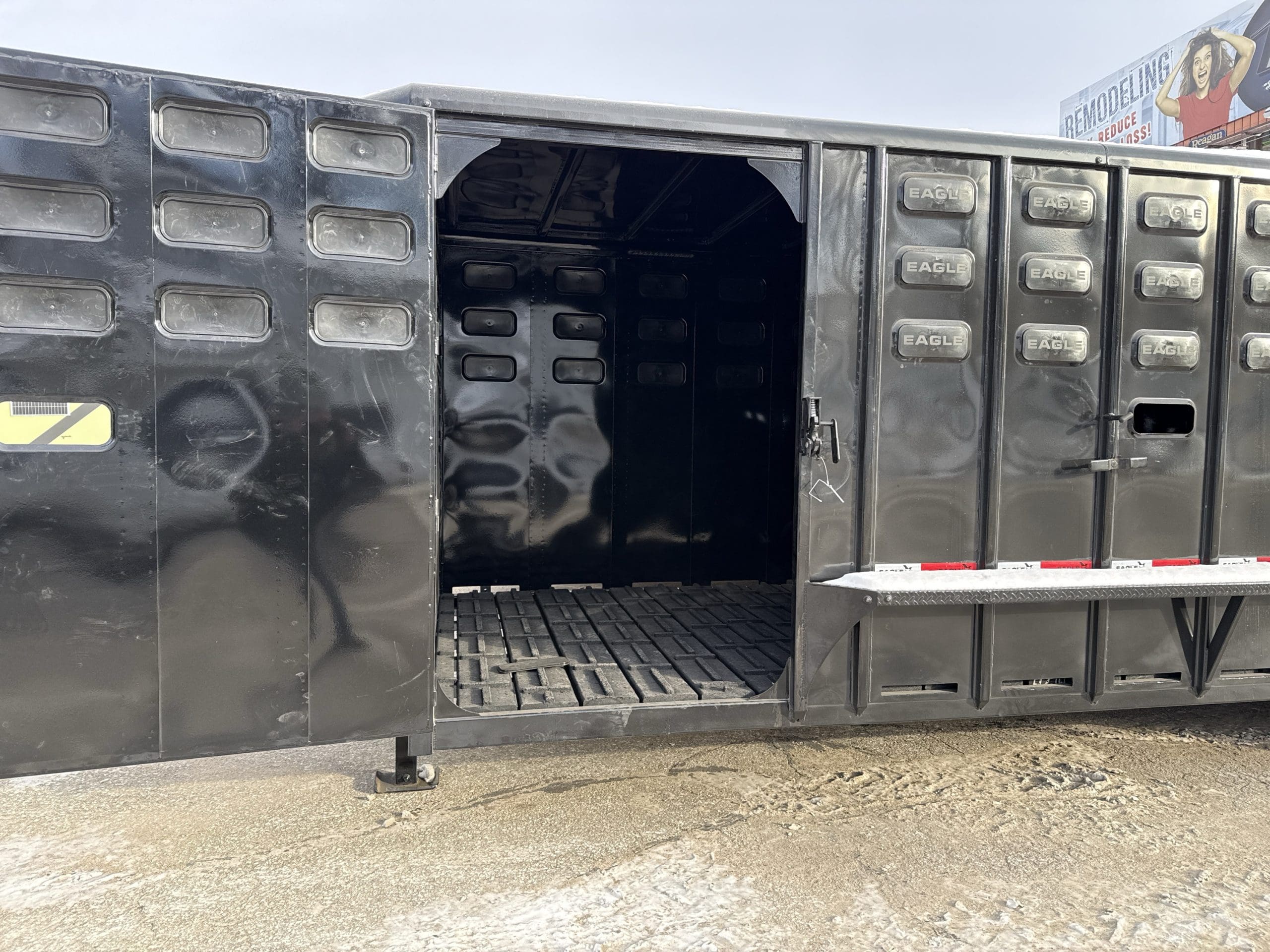 2026 EAGLE X 32'X7' LIVESTOCK TRAILER WITH 3-8000LB AXLES RO0544 - DL ...